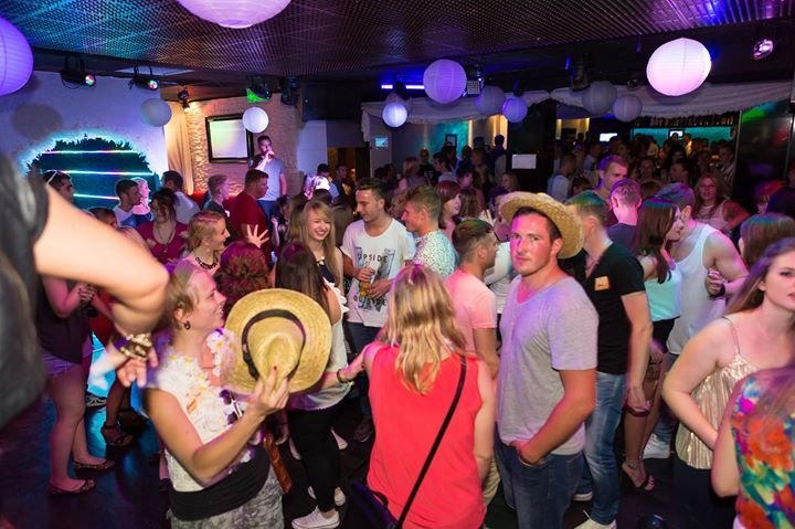 Party - THE NIGHT IS BLACK & Ü30 Party | FR. 20.05. | Apfelbaum & Club ...