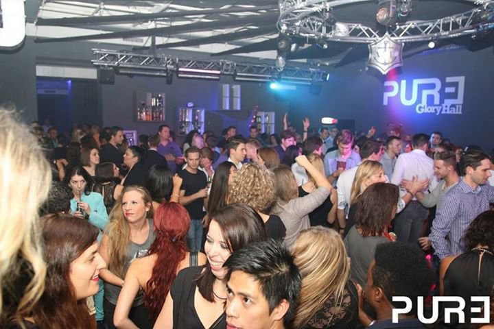 Party - LA VIDA LOCA | FIESTA DE NAVIDAD | FRIDAYS | PURE CLUB - PURE ...
