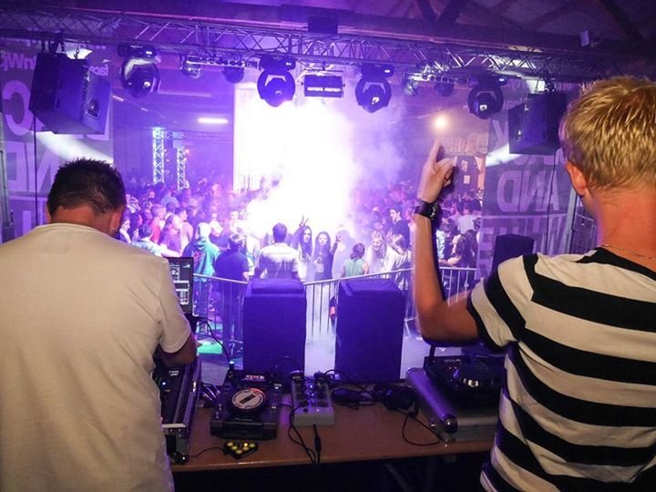 Party - BLACK 'n' WHITE PARTY WIESENTALHALLE - Festhalle Rottenburg am ...